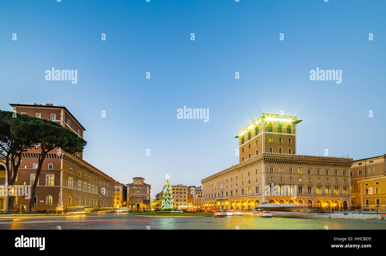 Traffic lights in rome hi-res stock photography and images - Alamy