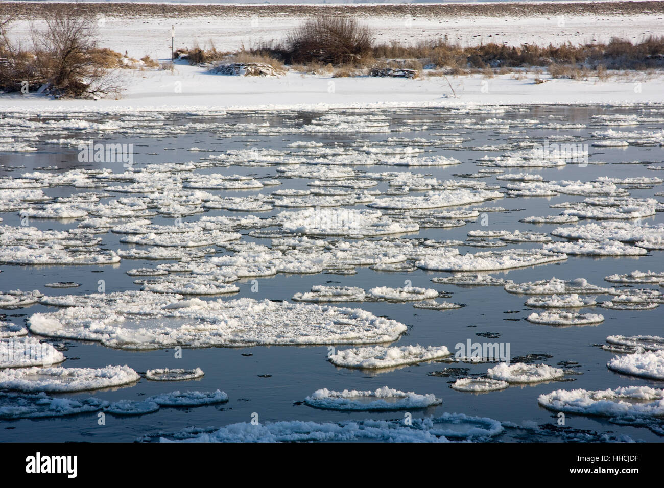 ice, coat of ice, winter landscape, floe, drift ice, snow, bank, shore ...