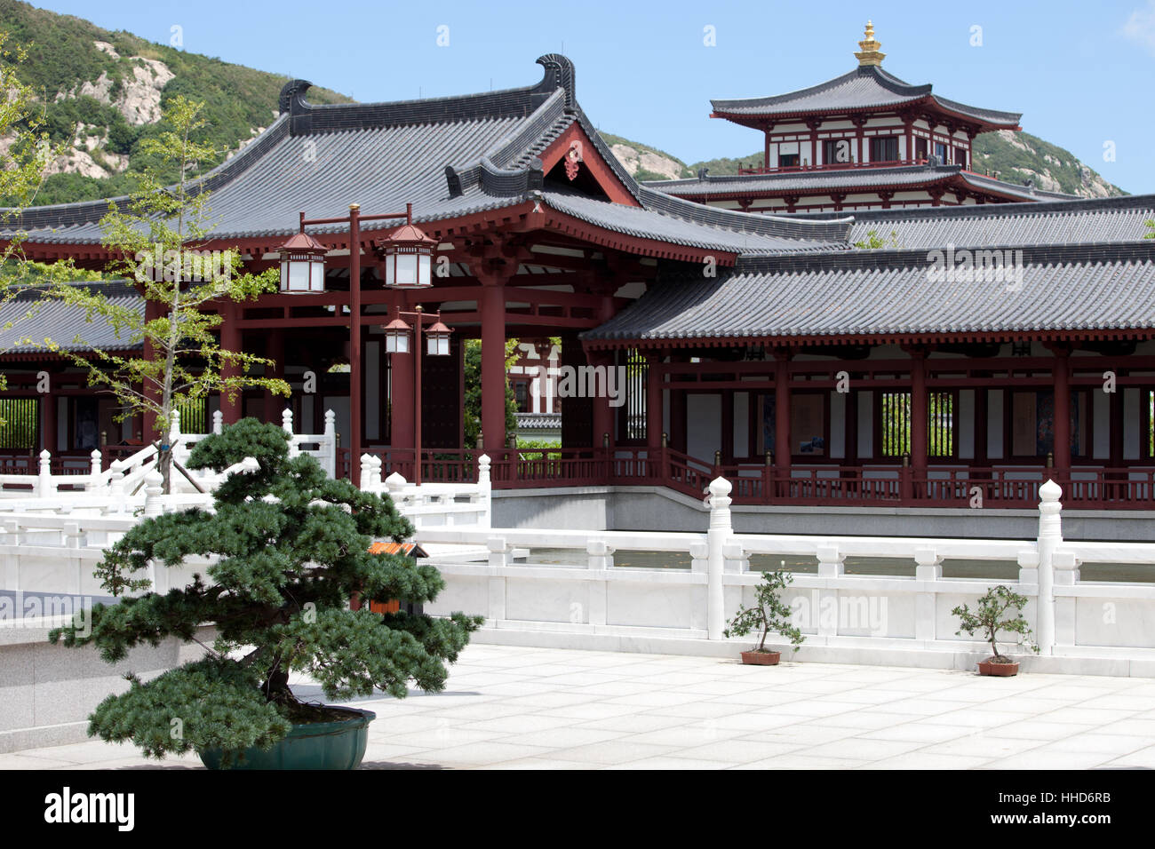 temple on zhoushan Stock Photo - Alamy
