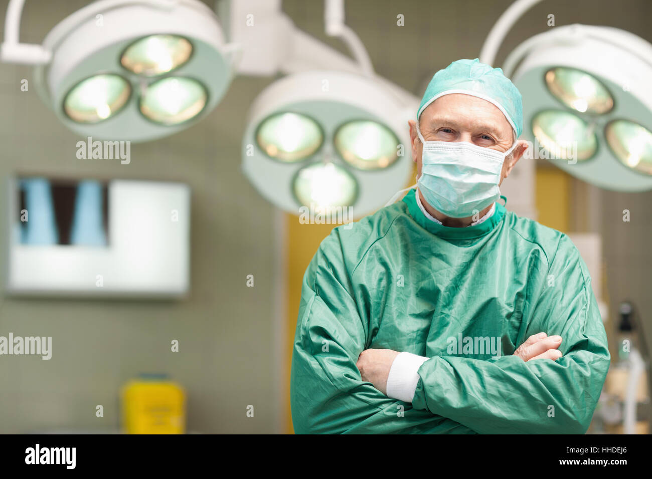 Operating room surgeon calm hi-res stock photography and images - Alamy