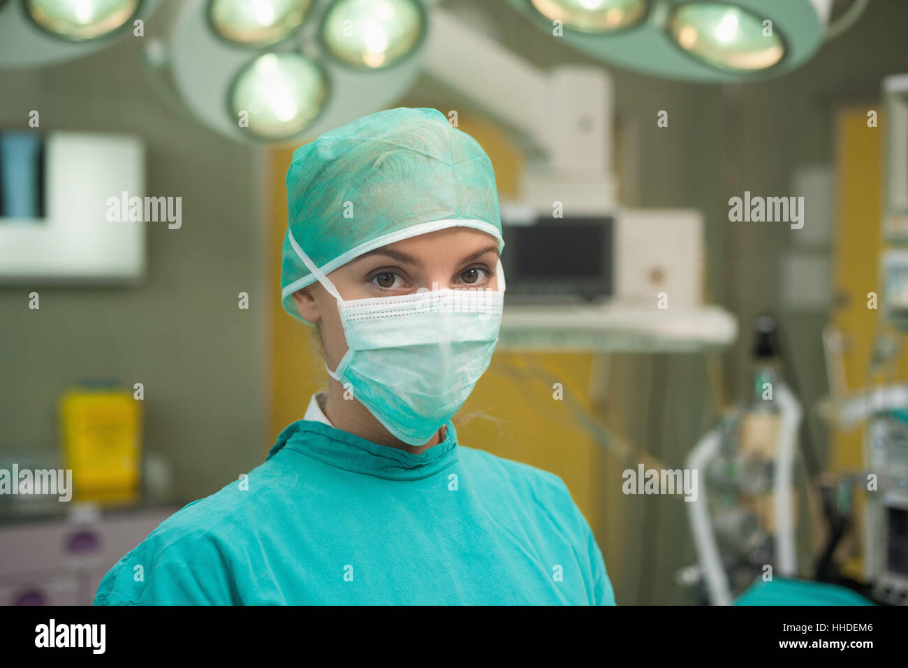 Operating room surgeon calm hi-res stock photography and images - Alamy