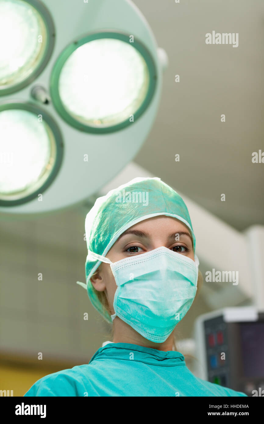 Operating room surgeon calm hi-res stock photography and images - Alamy