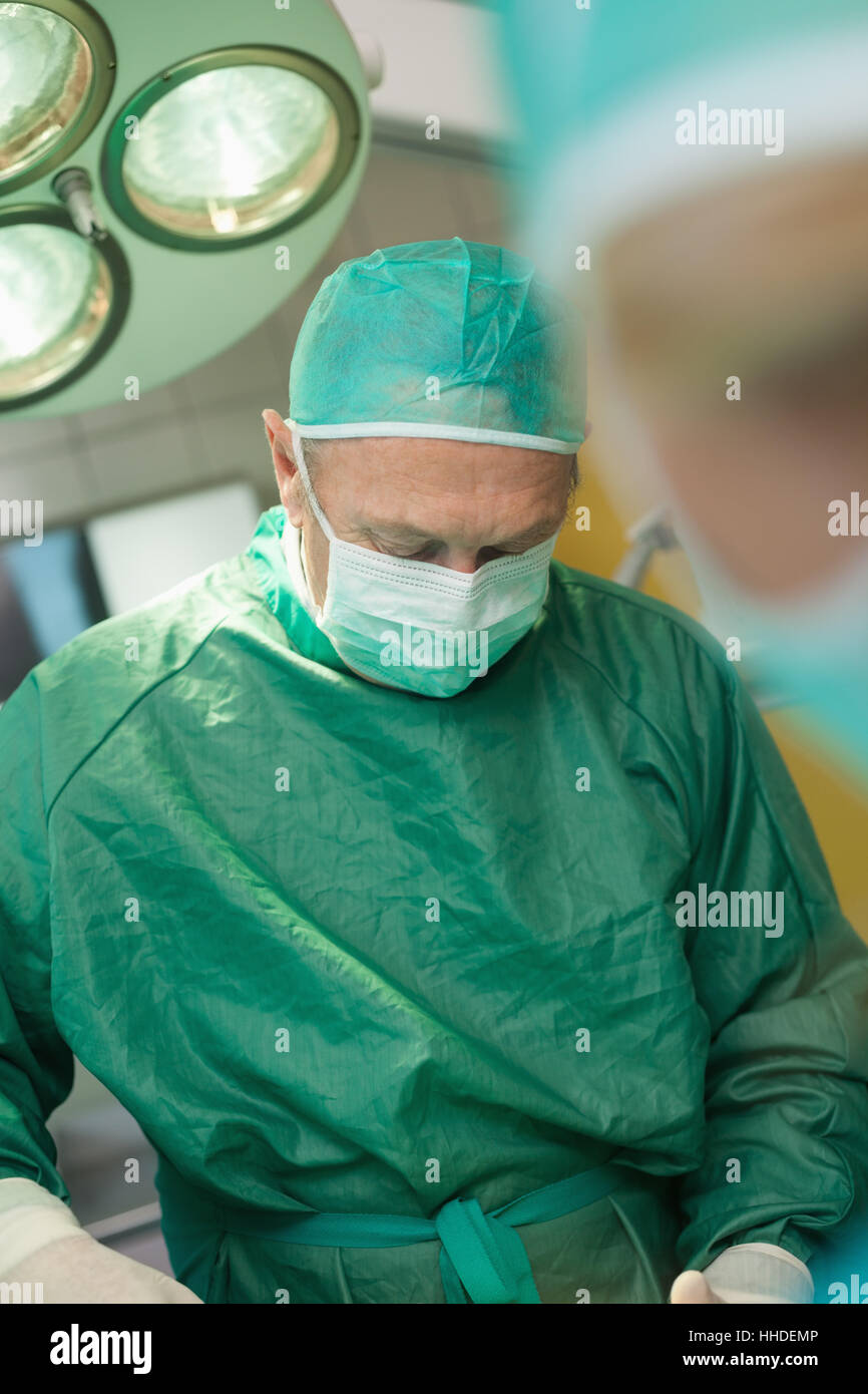 Operating room surgeon calm hi-res stock photography and images - Alamy