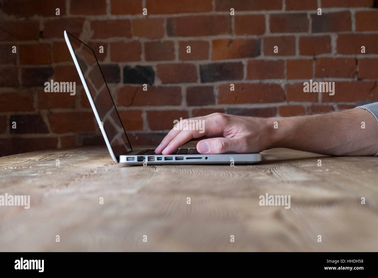 New internet computer hi-res stock photography and images - Alamy