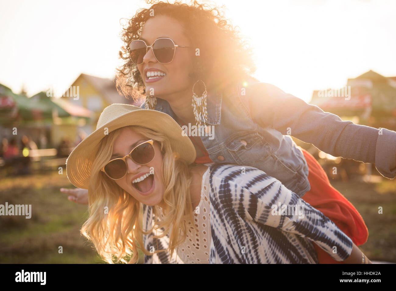 Good looking girls hi-res stock photography and images - Alamy