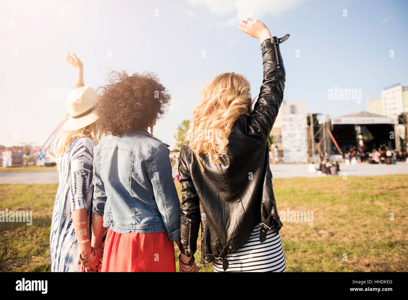 Three girls rear view hi-res stock photography and images - Alamy