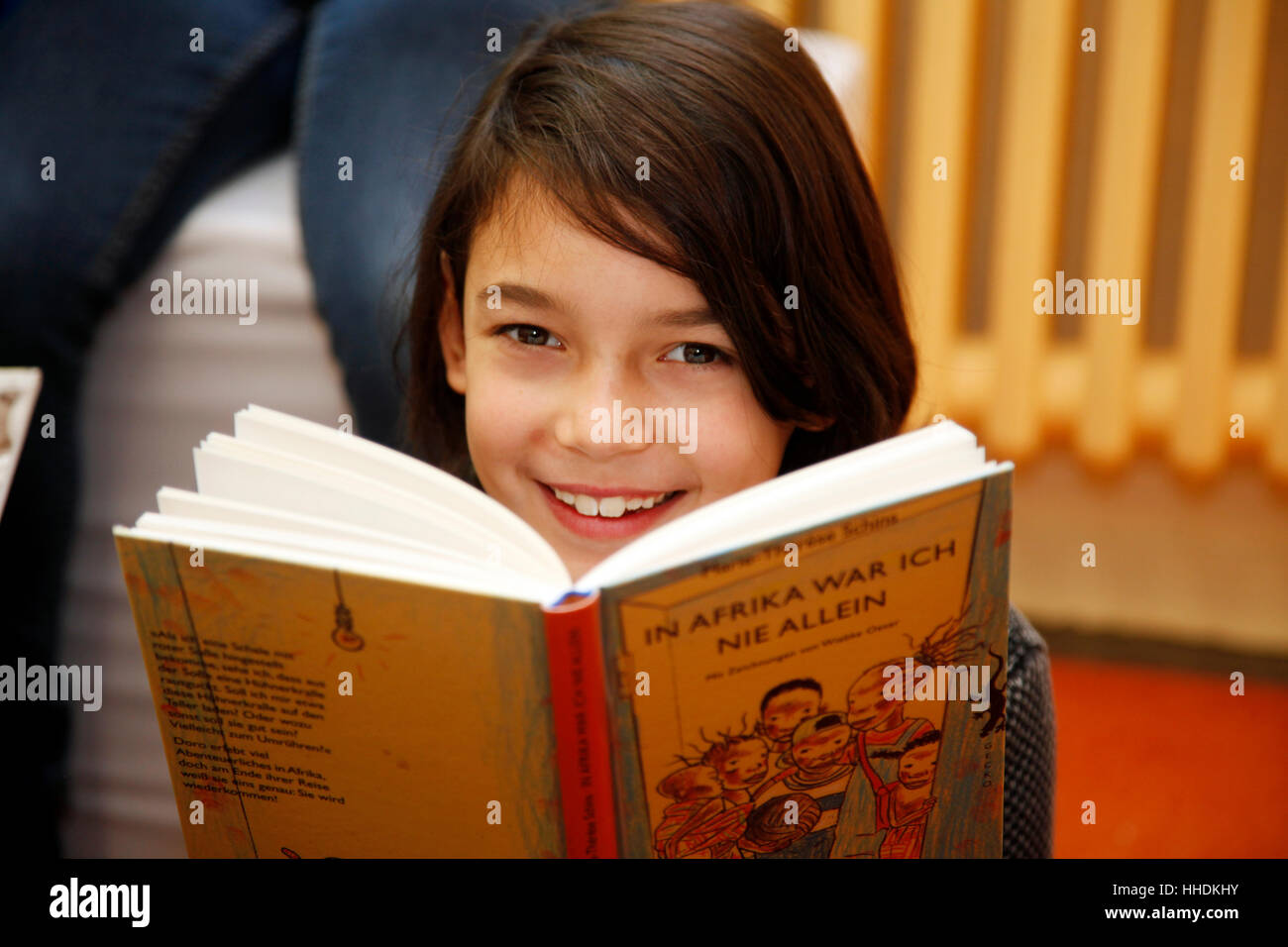 Pupils reading books hi-res stock photography and images - Alamy