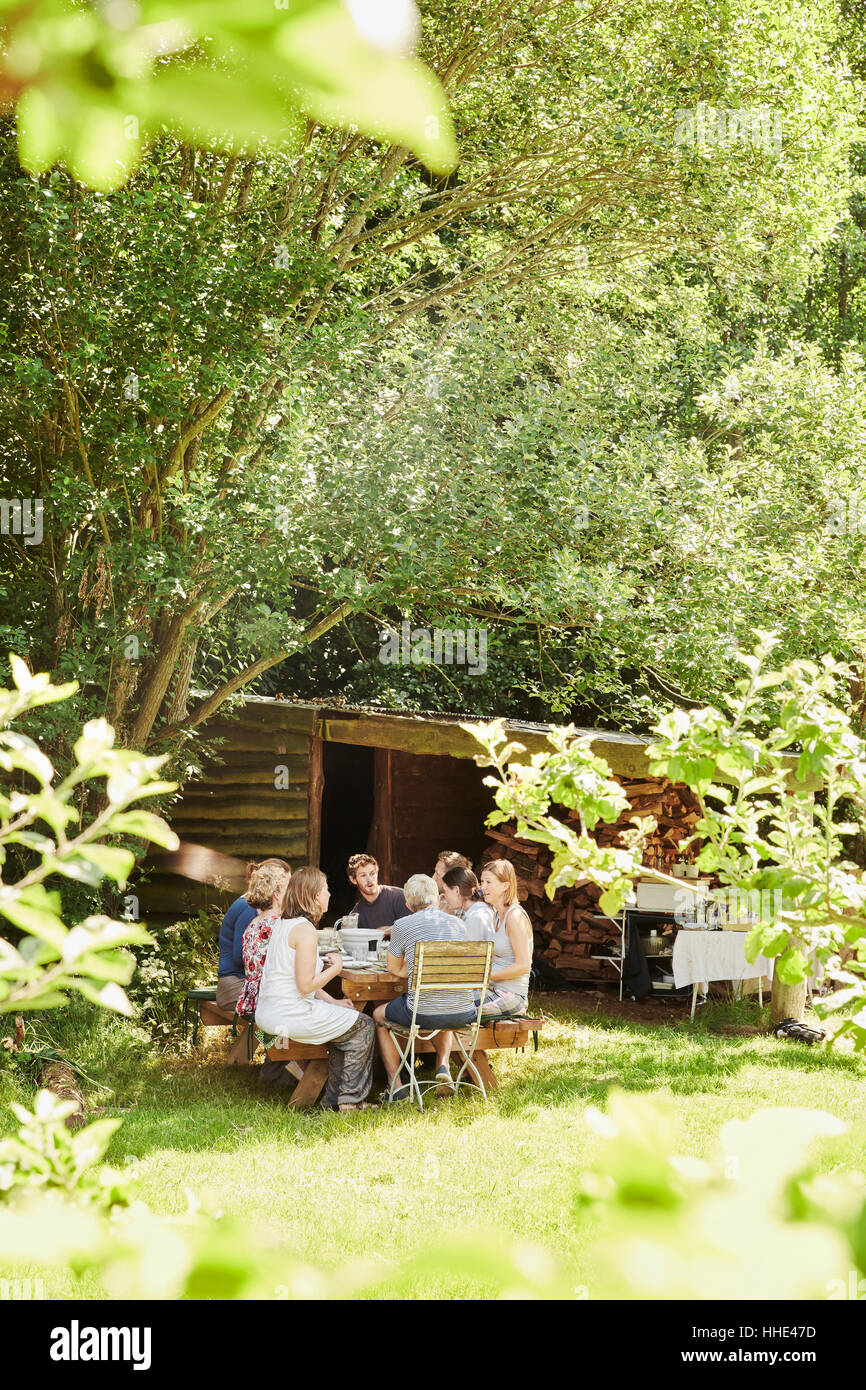 Garden lunch shade hi-res stock photography and images - Alamy