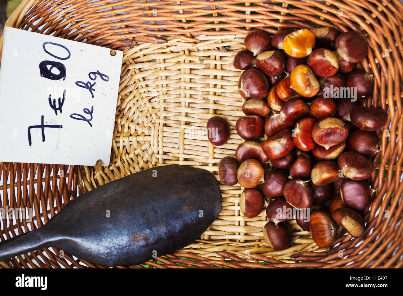 A basket of roasted sweet edible chestnuts Stock Photo - Alamy