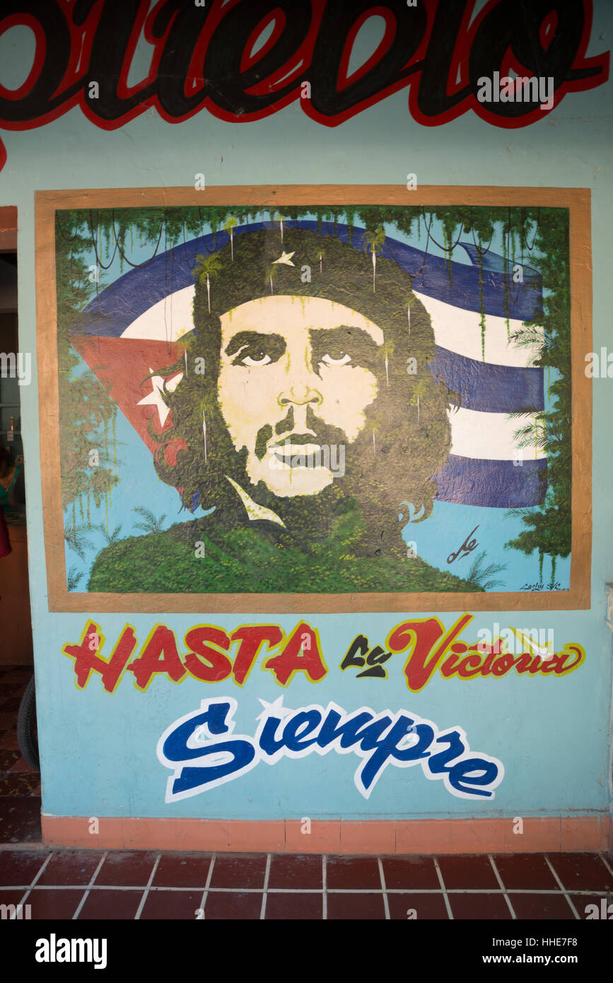 Che Guevara painted poster outside a community shop in Cuba Stock Photo ...