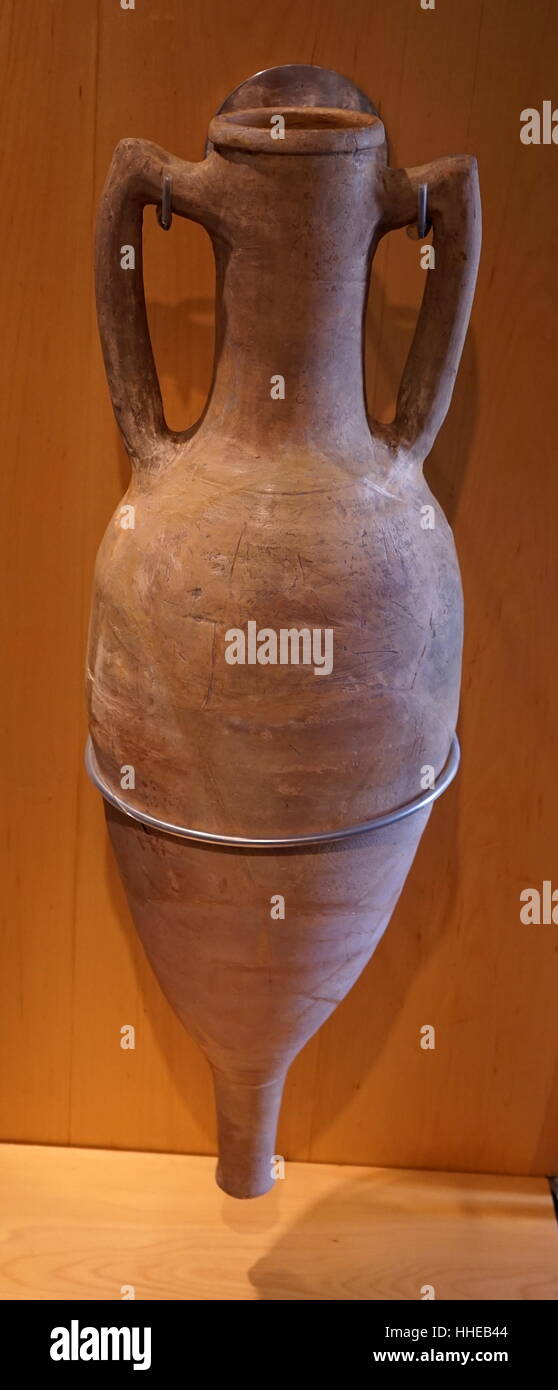 Roman pottery jar hi-res stock photography and images - Alamy