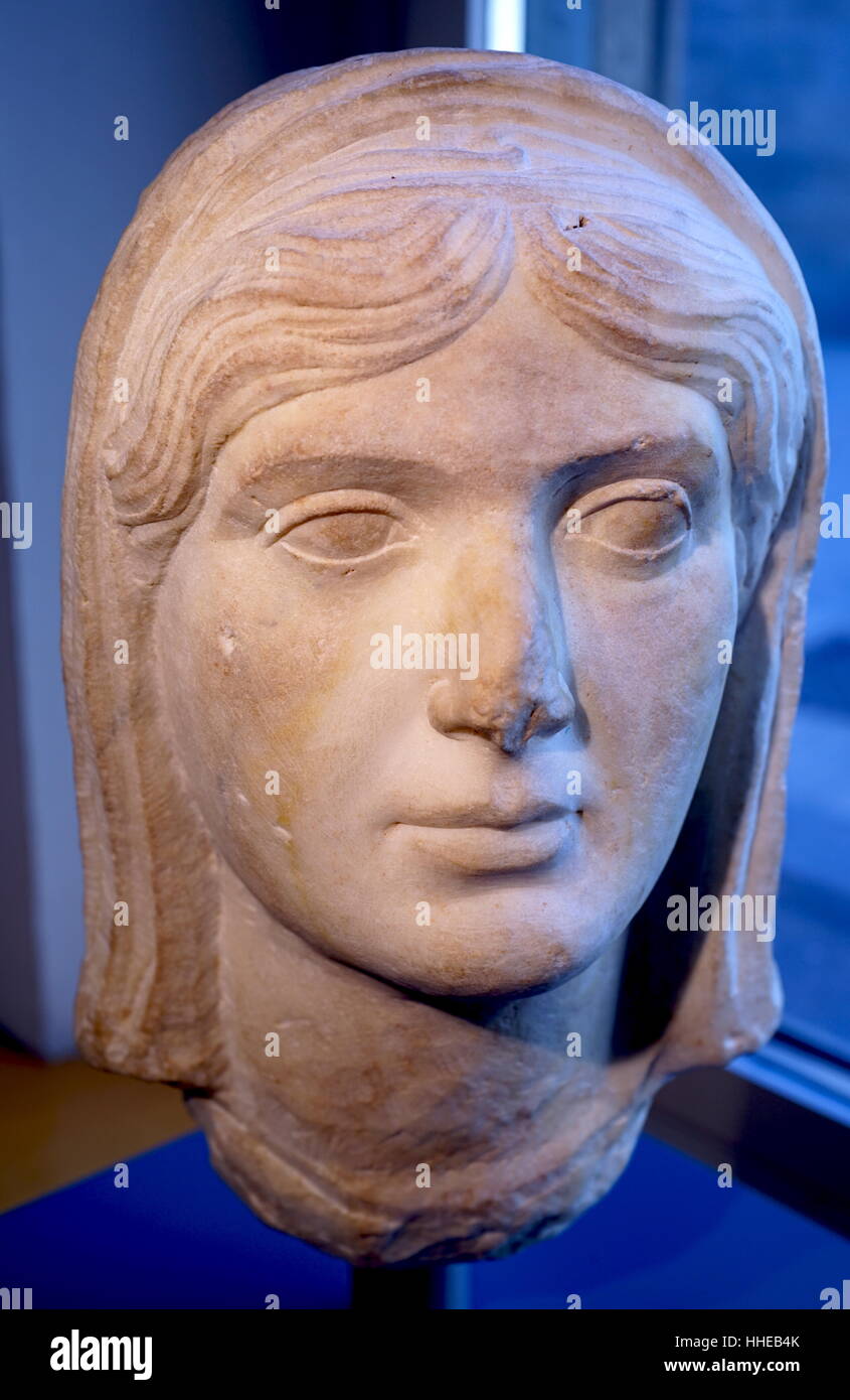 Marble female head hi-res stock photography and images - Alamy