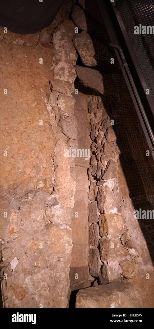 Roman drains hi-res stock photography and images - Alamy