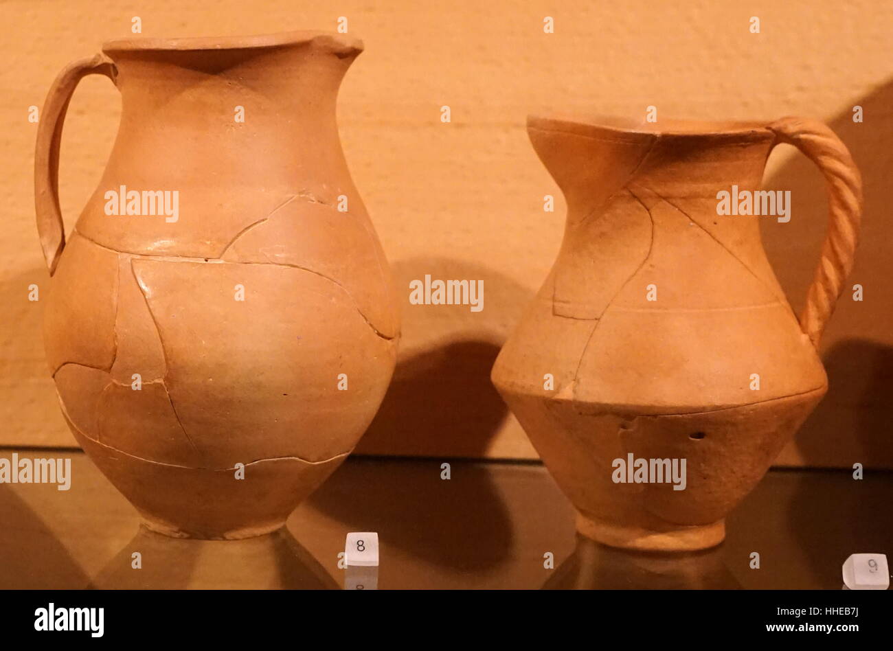 Roman pottery hi-res stock photography and images - Alamy