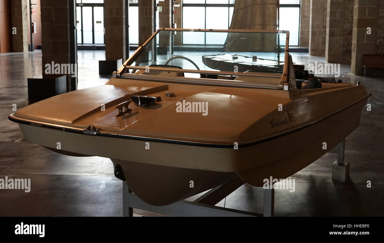 Small American 'Gullwing' power boat, with 90HP engine motor. Circa ...