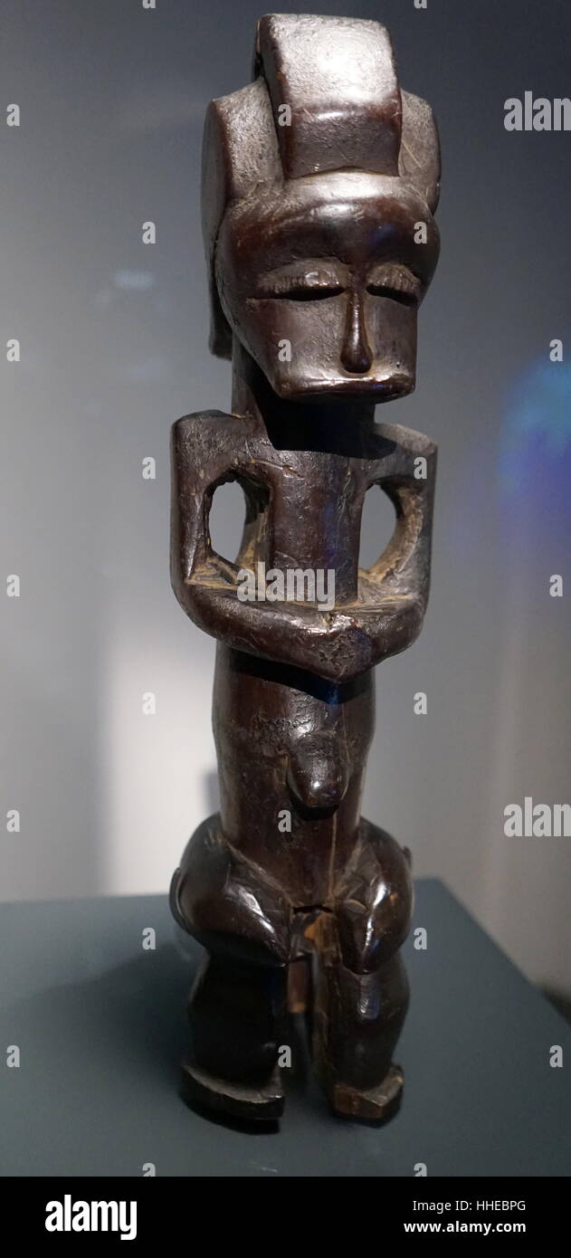 Fang tribe hi-res stock photography and images - Alamy