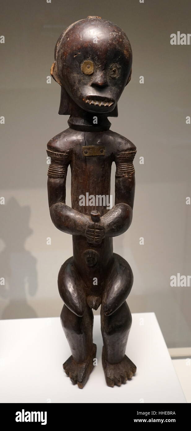 Fang tribe hi-res stock photography and images - Alamy