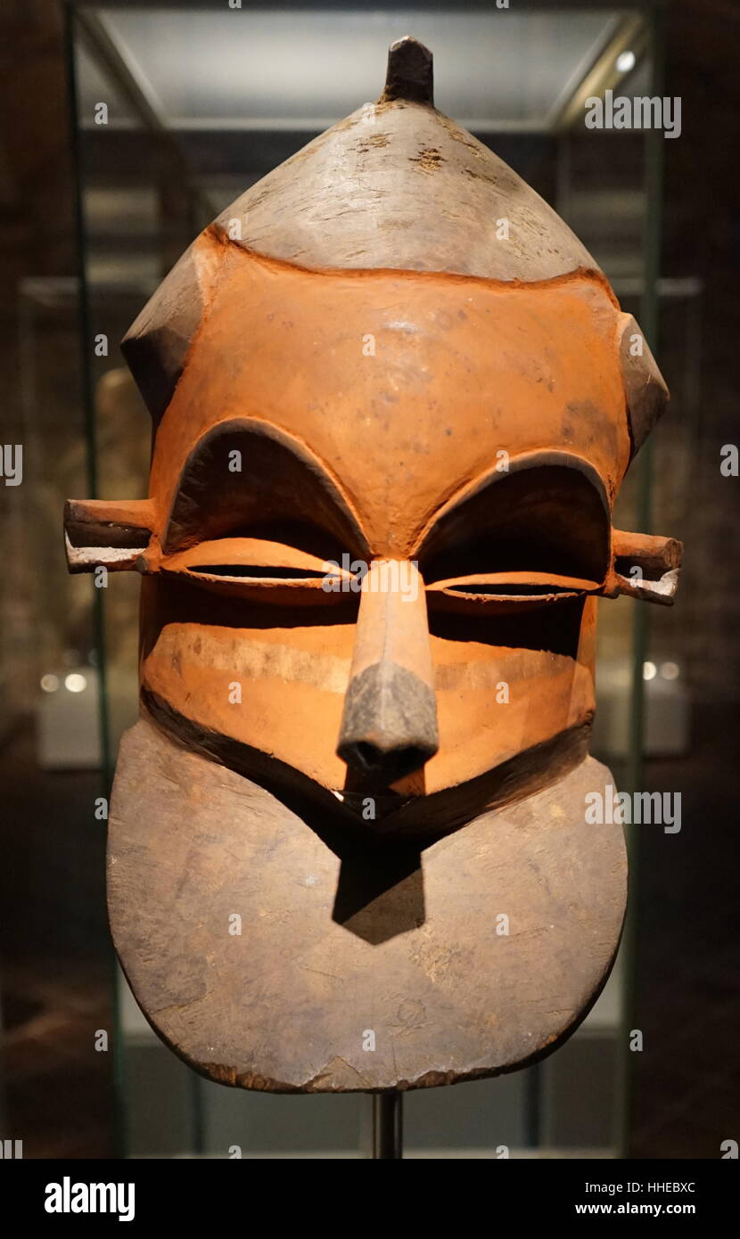 African mask congo hi-res stock photography and images - Alamy
