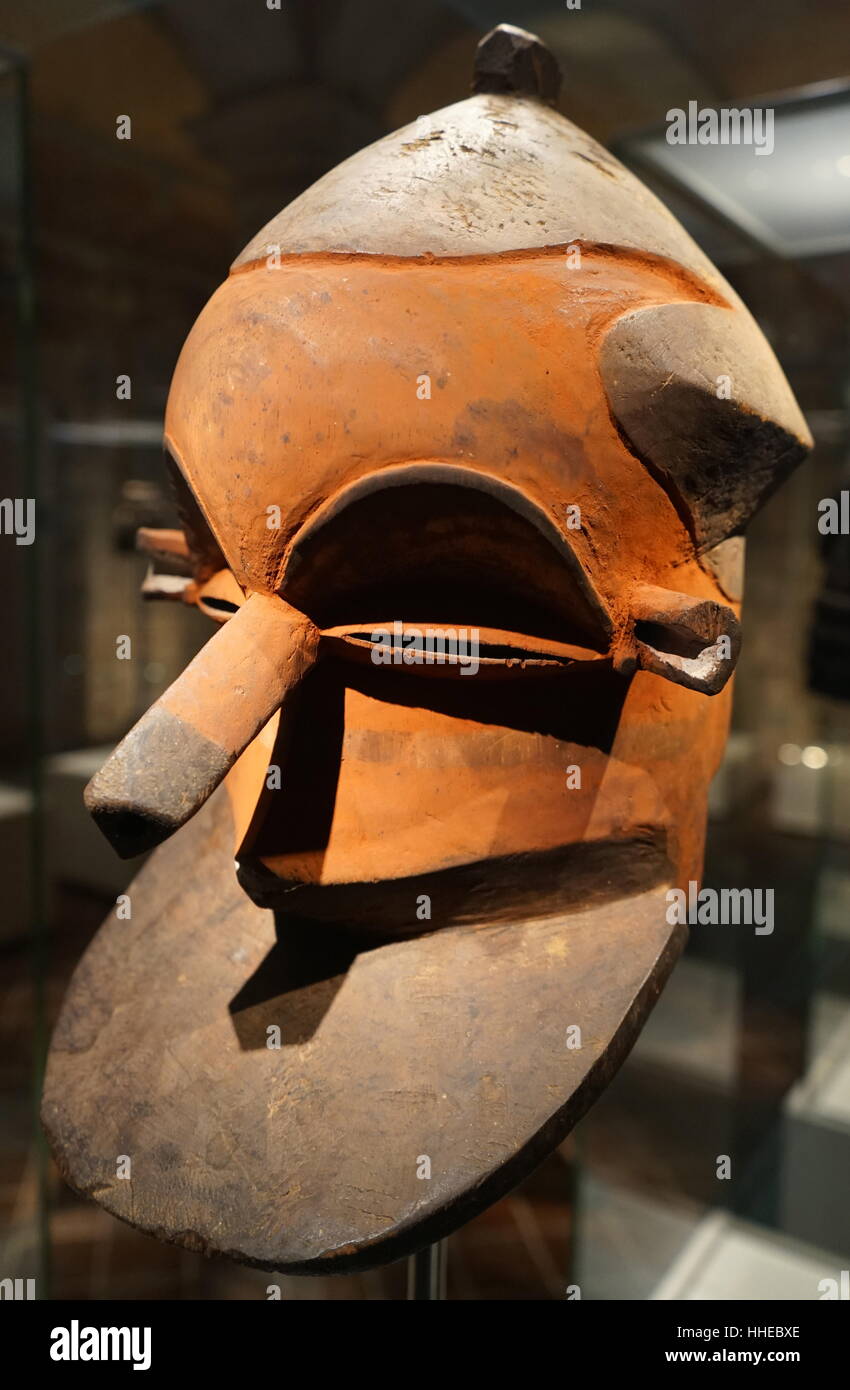 African mask congo hi-res stock photography and images - Alamy