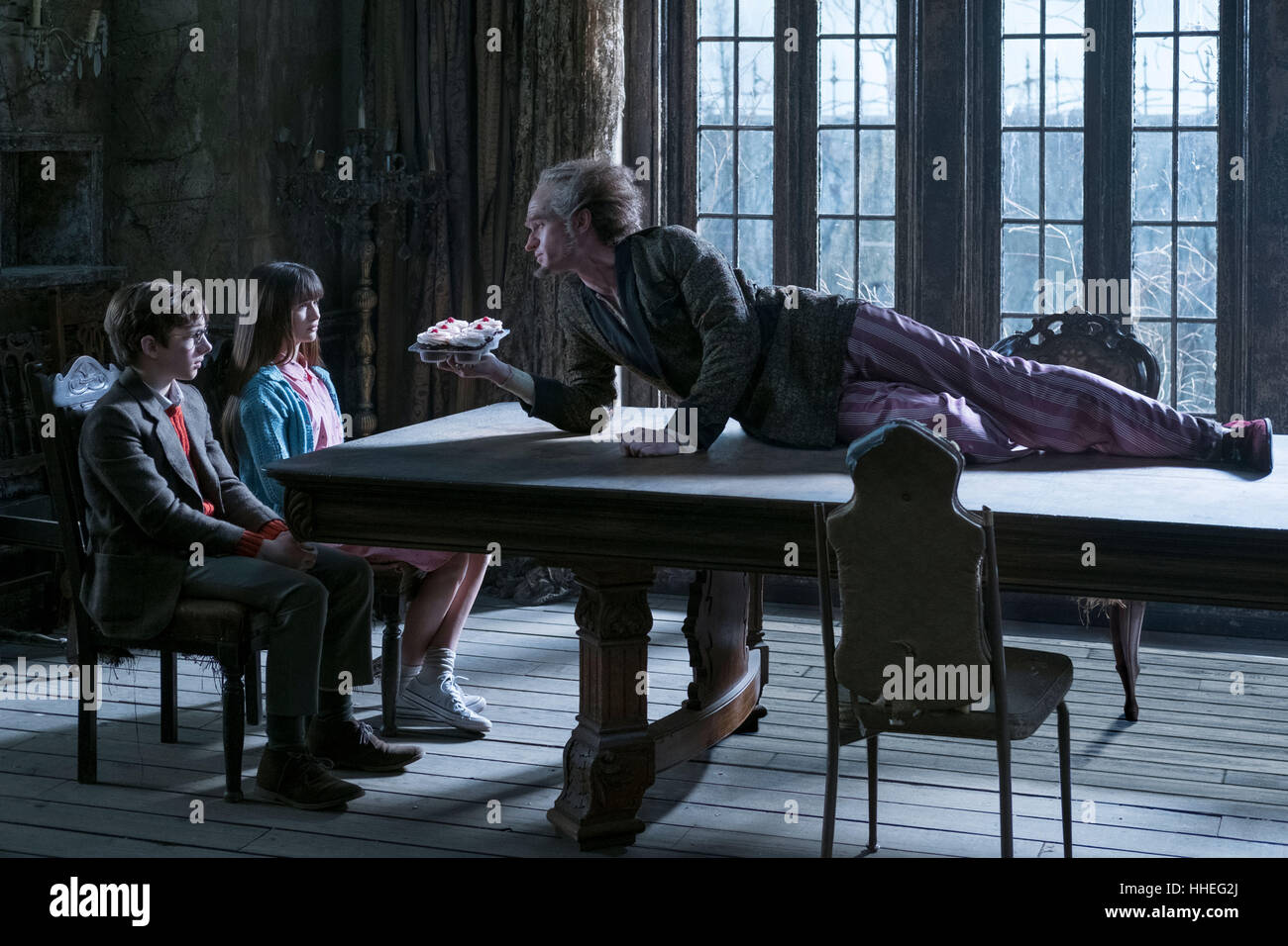 A SERIES OF UNFORTUNATE EVENTS, l-r: Louis Hynes, Malina Weissman, Neil ...