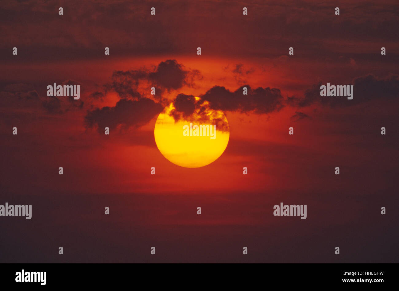 Red sun disk hi-res stock photography and images - Alamy