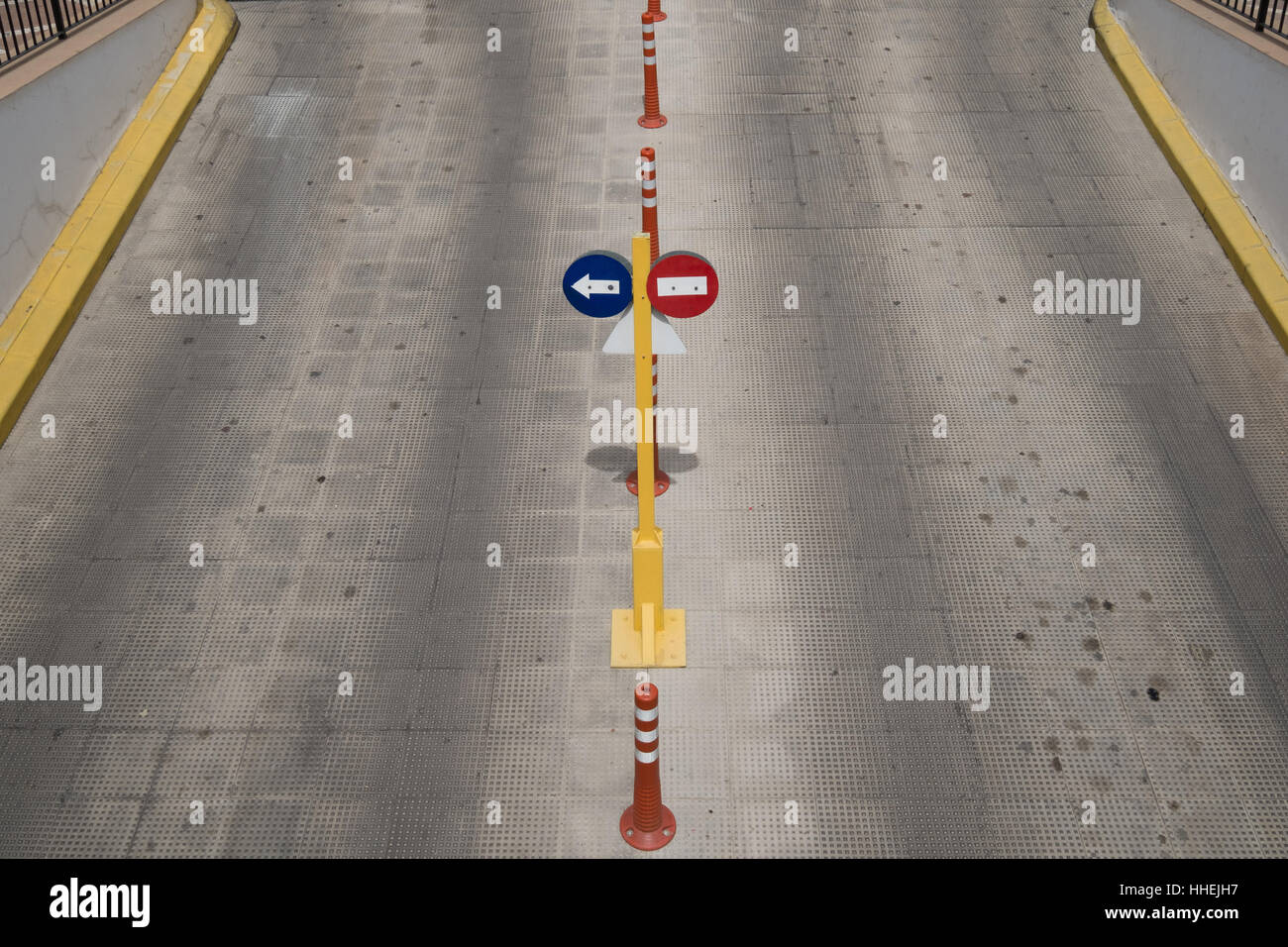 No entry signs hi-res stock photography and images - Alamy