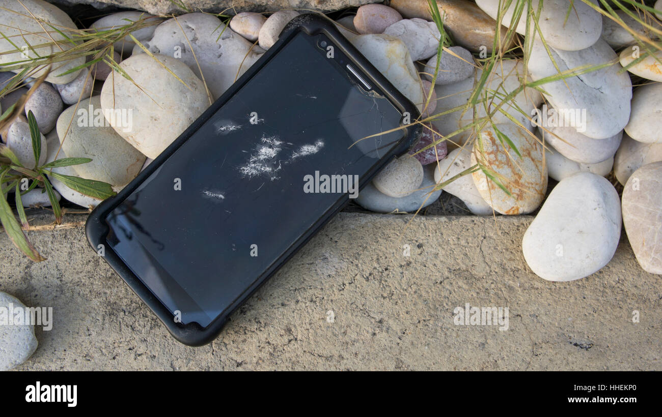 Cellphone smartphone drop on ground hi-res stock photography and images ...