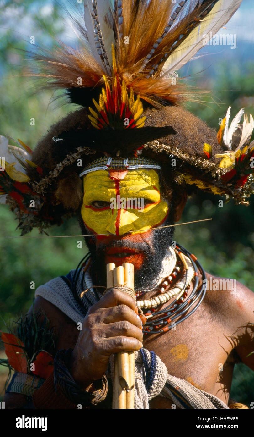 huli wigman tari village papua new guinea Stock Photo - Alamy