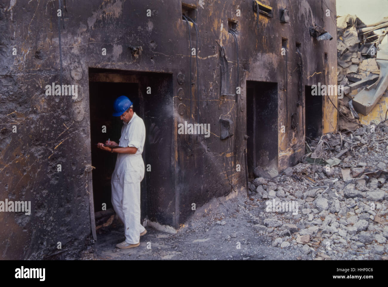 Bomb damaged building. UNSCOM 14 (IAEA) inspection to the Tuwaitha ...