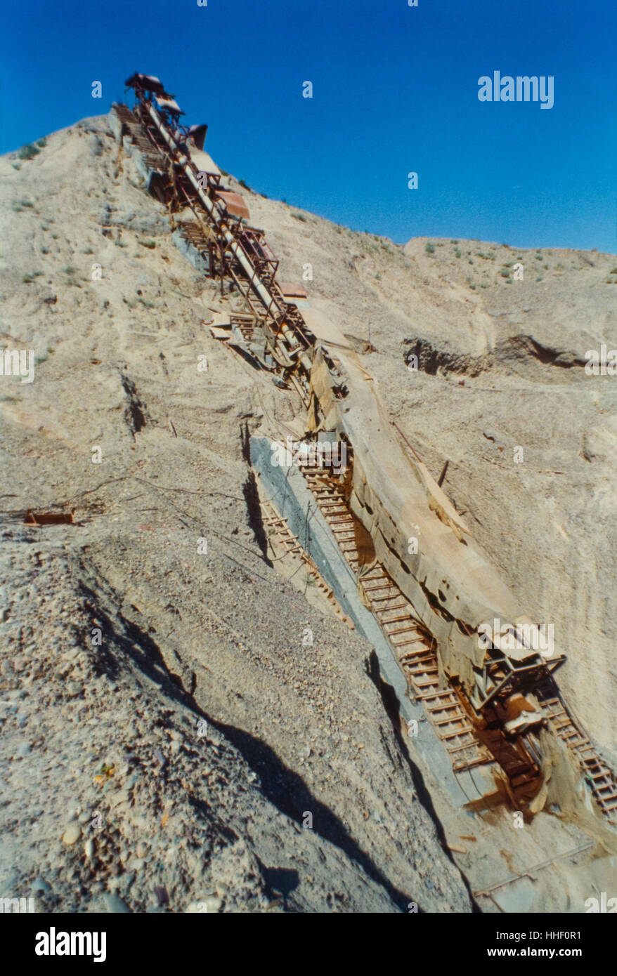 UNSCOM 08 350 mm Supergun, Jabal Hamryn (Hamrin), Iraq Stock Photo - Alamy