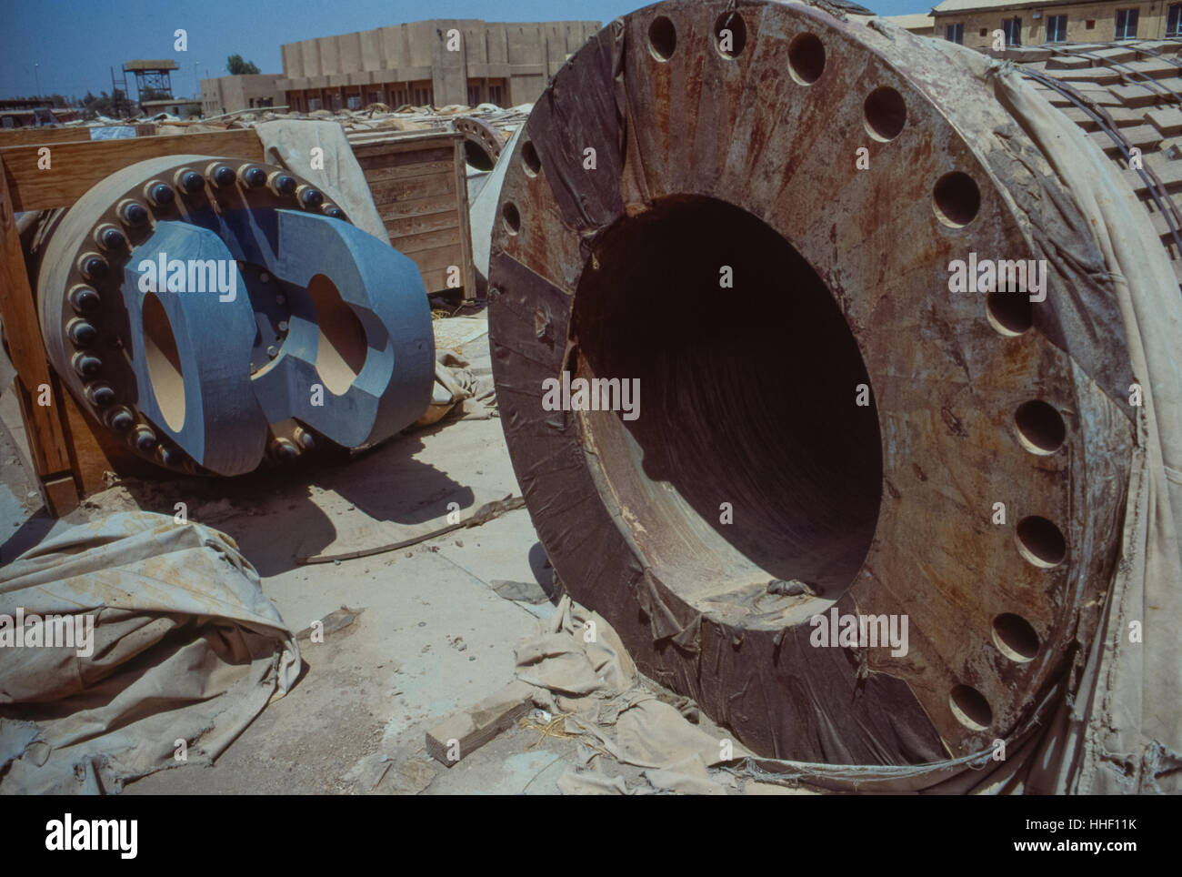 UNSCOM 8 (BM2) a missile inspection. Parts of a 1000 mm Supergun at ...