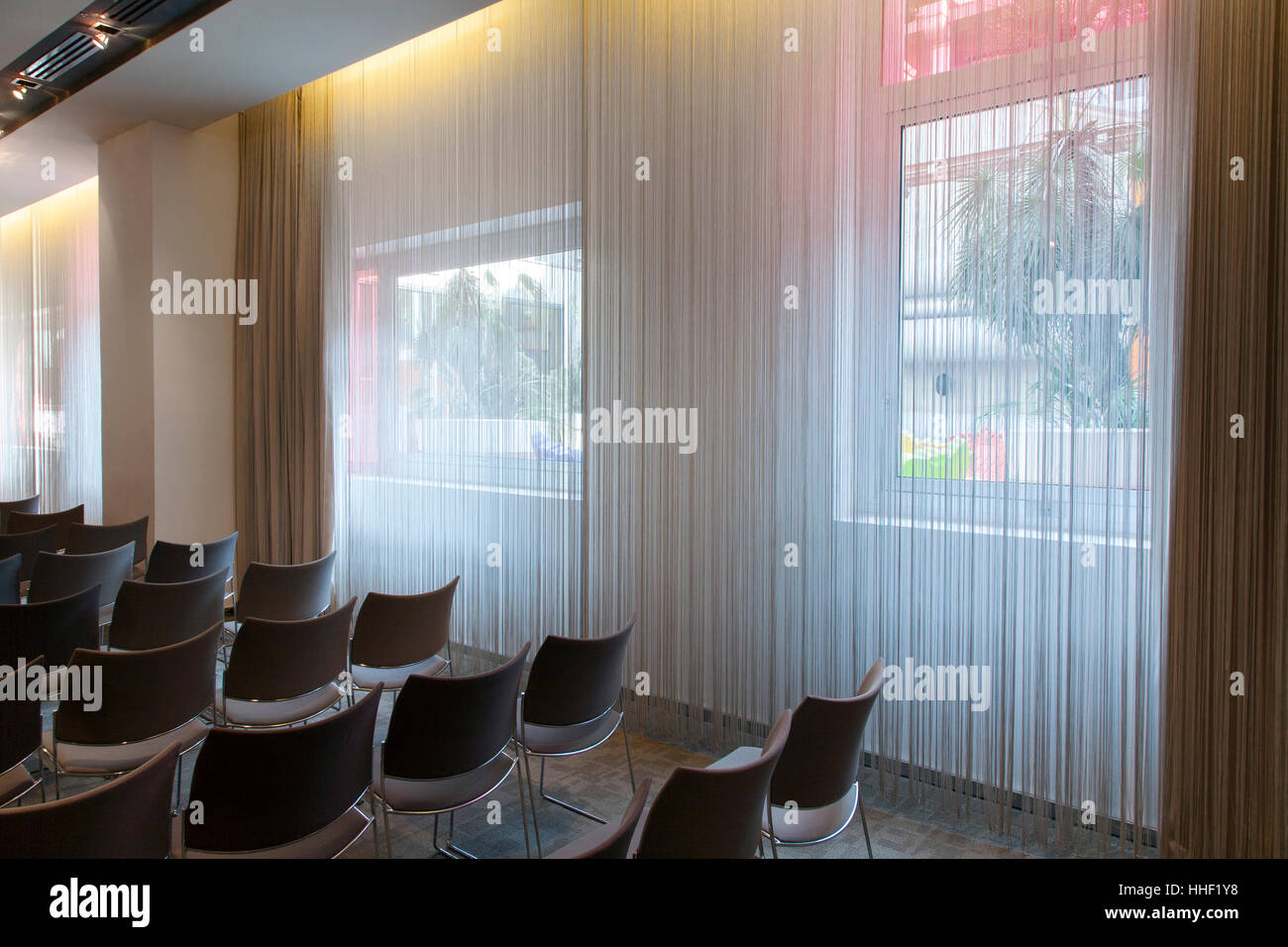 Empty lecture hall hi-res stock photography and images - Alamy