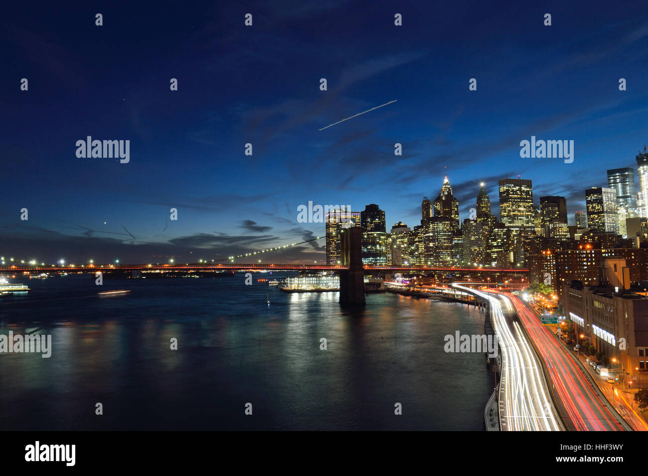 Night view of Lower Manhattan with Brooklyn Bridge and FDR Drive Stock ...