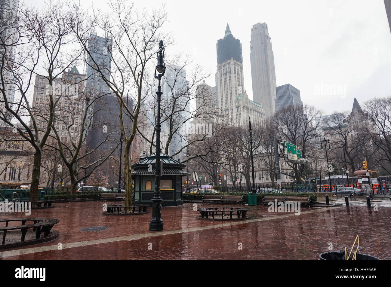 A square in Downtown New York Stock Photo - Alamy