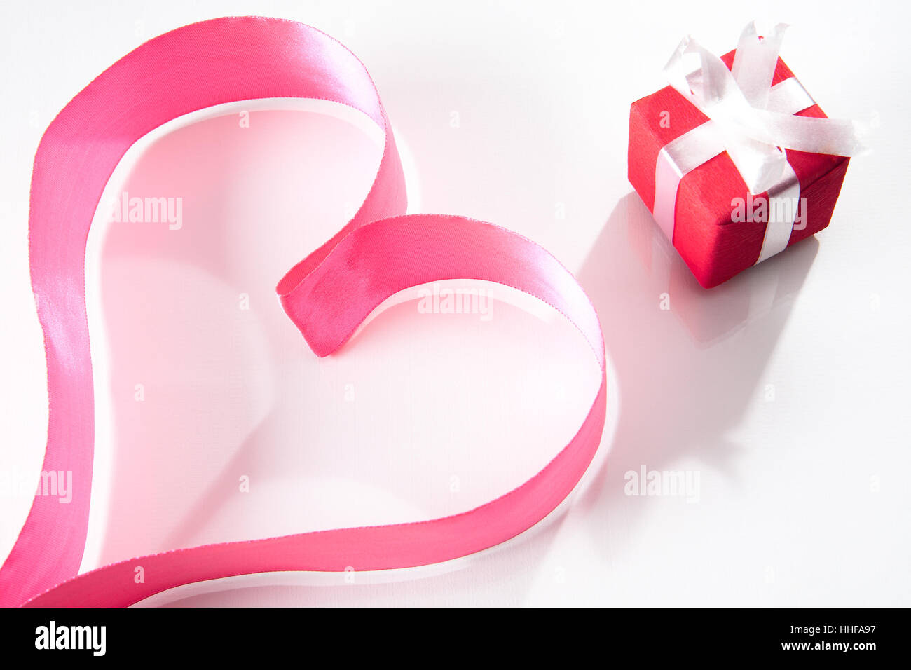 present, greeting, objects, big, large, enormous, extreme, powerful ...