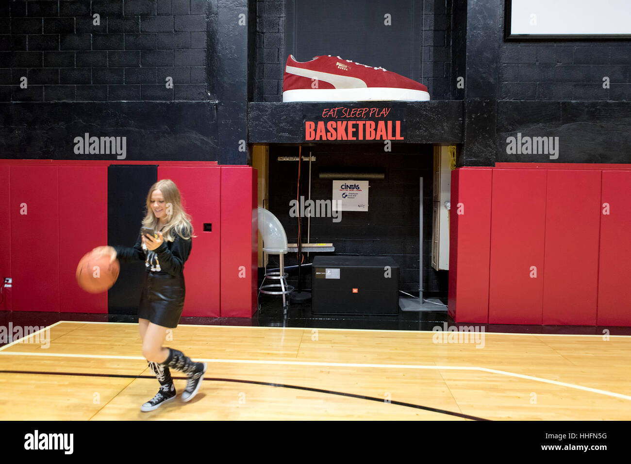 Familys on the beach hi-res stock photography and images - Alamy