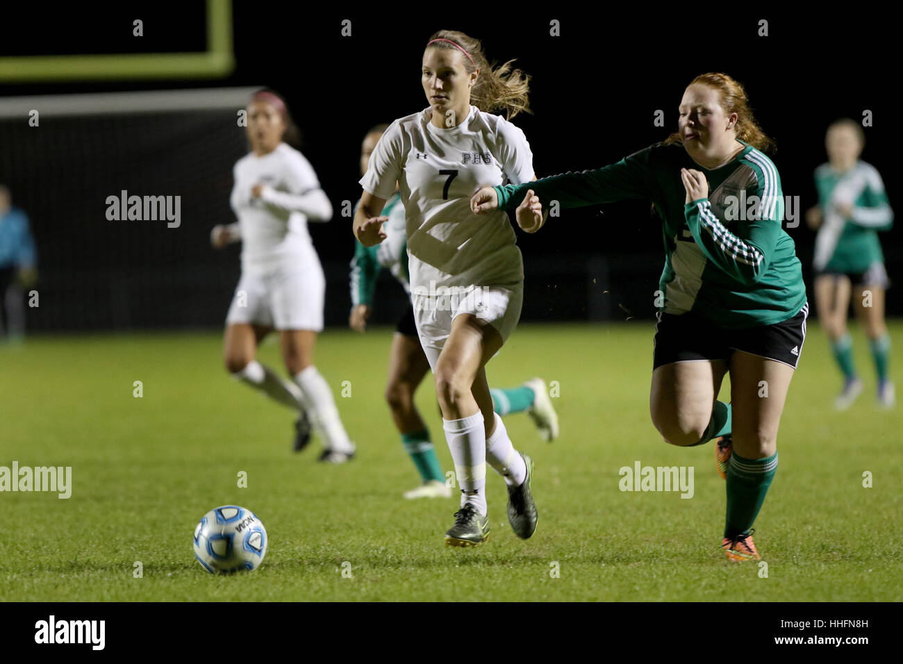 Weeki Wachee, USA. 18th Jan, 2017. Pasco High School's Jordyn Kadlub (7 ...