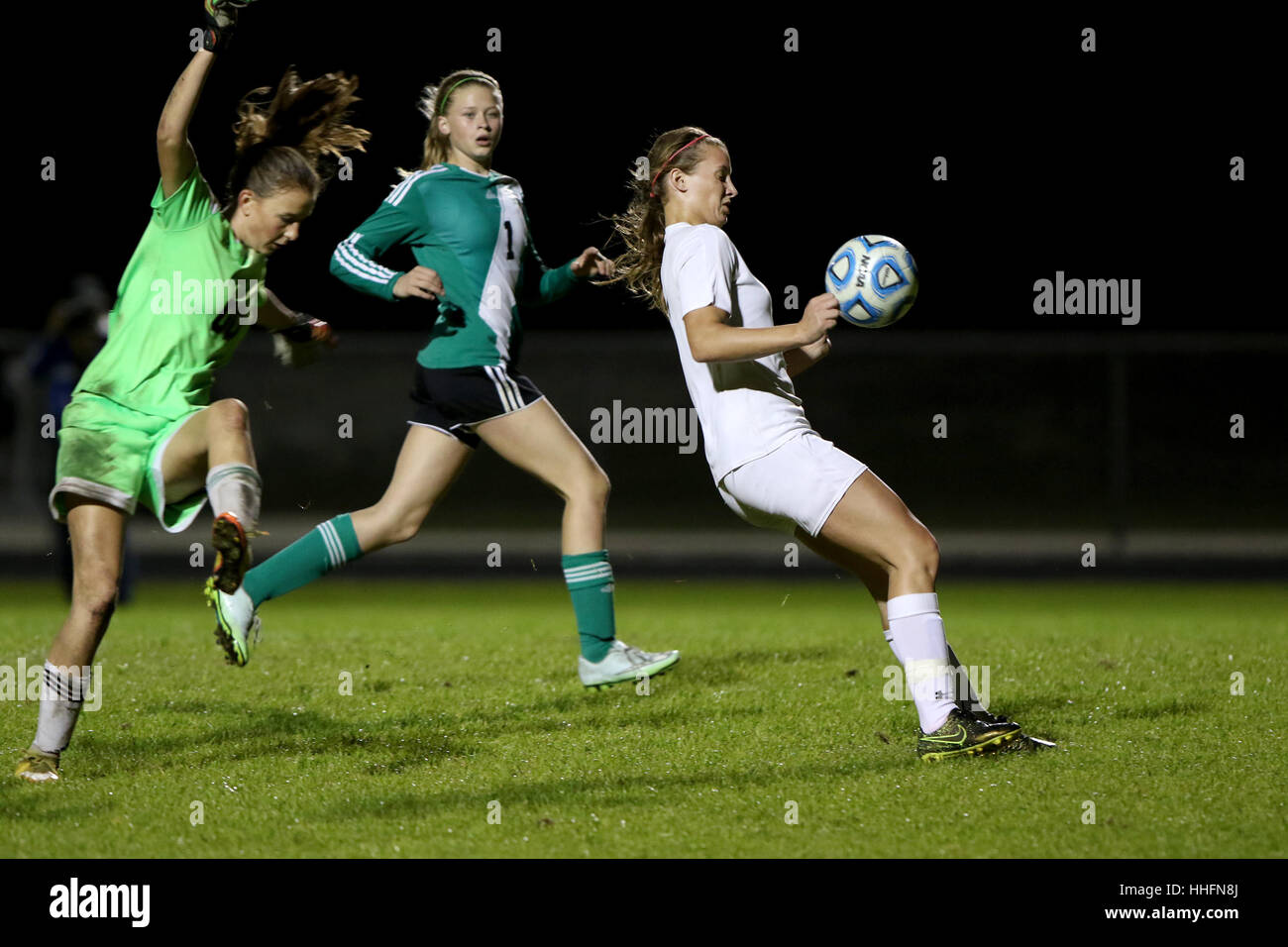 Weeki Wachee, USA. 18th Jan, 2017. Pasco High School's Jordyn Kadlub (7 ...