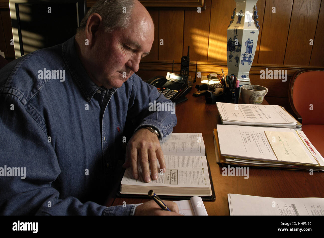 Gov sonny perdue hi-res stock photography and images - Alamy