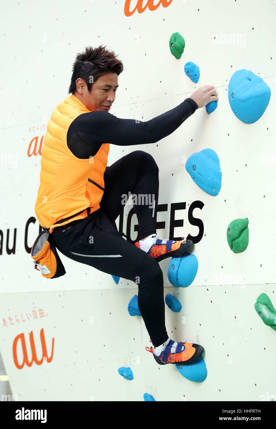 Tokyo, Japan. 19th Jan, 2017. Japanese K-1 fighter Masato tries to ...