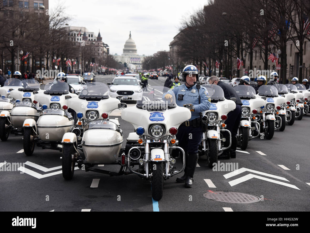 Washington, USA. 19th Jan, 2017. Police officers guard on the ...