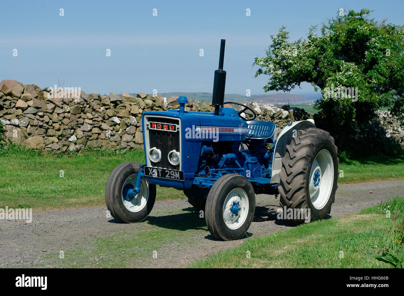 1974 Ford 3000 tractor Stock Photo - Alamy