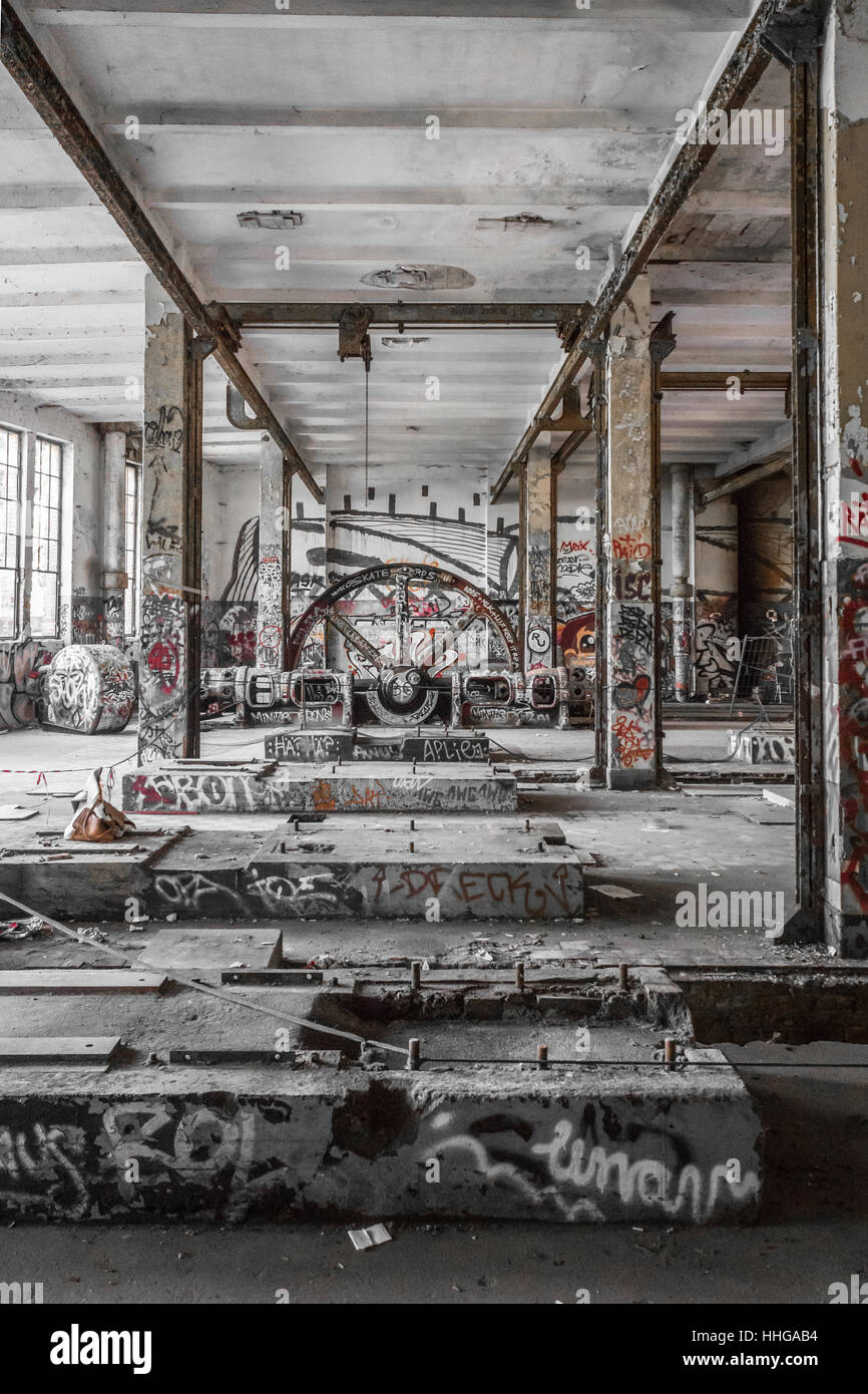 Empty room in abandoned factory ruin - run down building Stock Photo ...