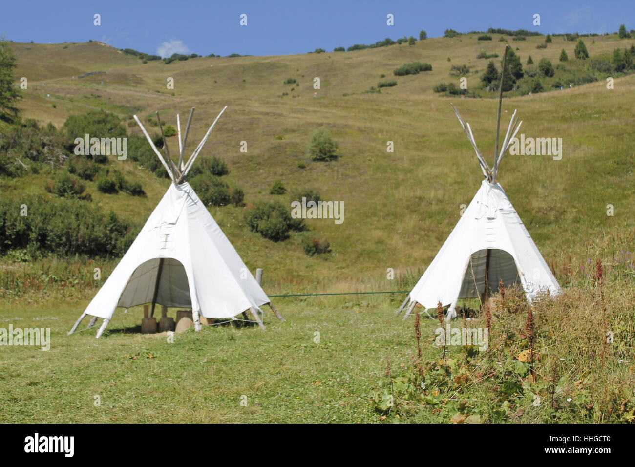 White tents hi-res stock photography and images - Alamy