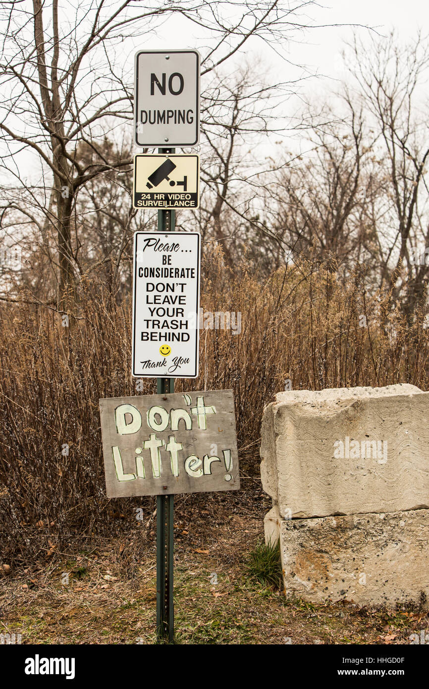 Litter carry hi-res stock photography and images - Alamy