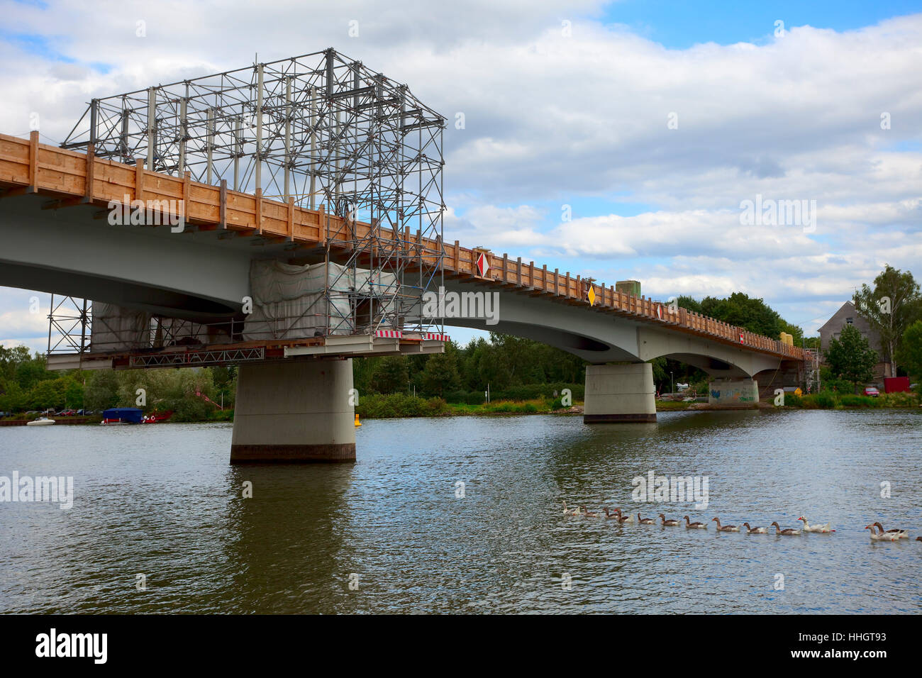Bridge scaffolding hi-res stock photography and images - Alamy