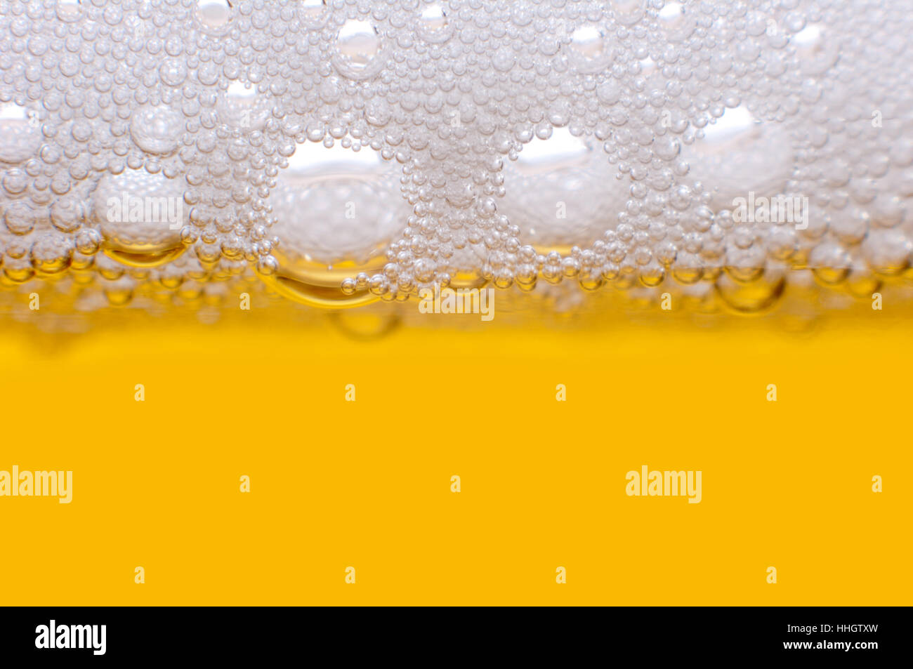 Bubbles drop beer drunk backdrop hi-res stock photography and images ...
