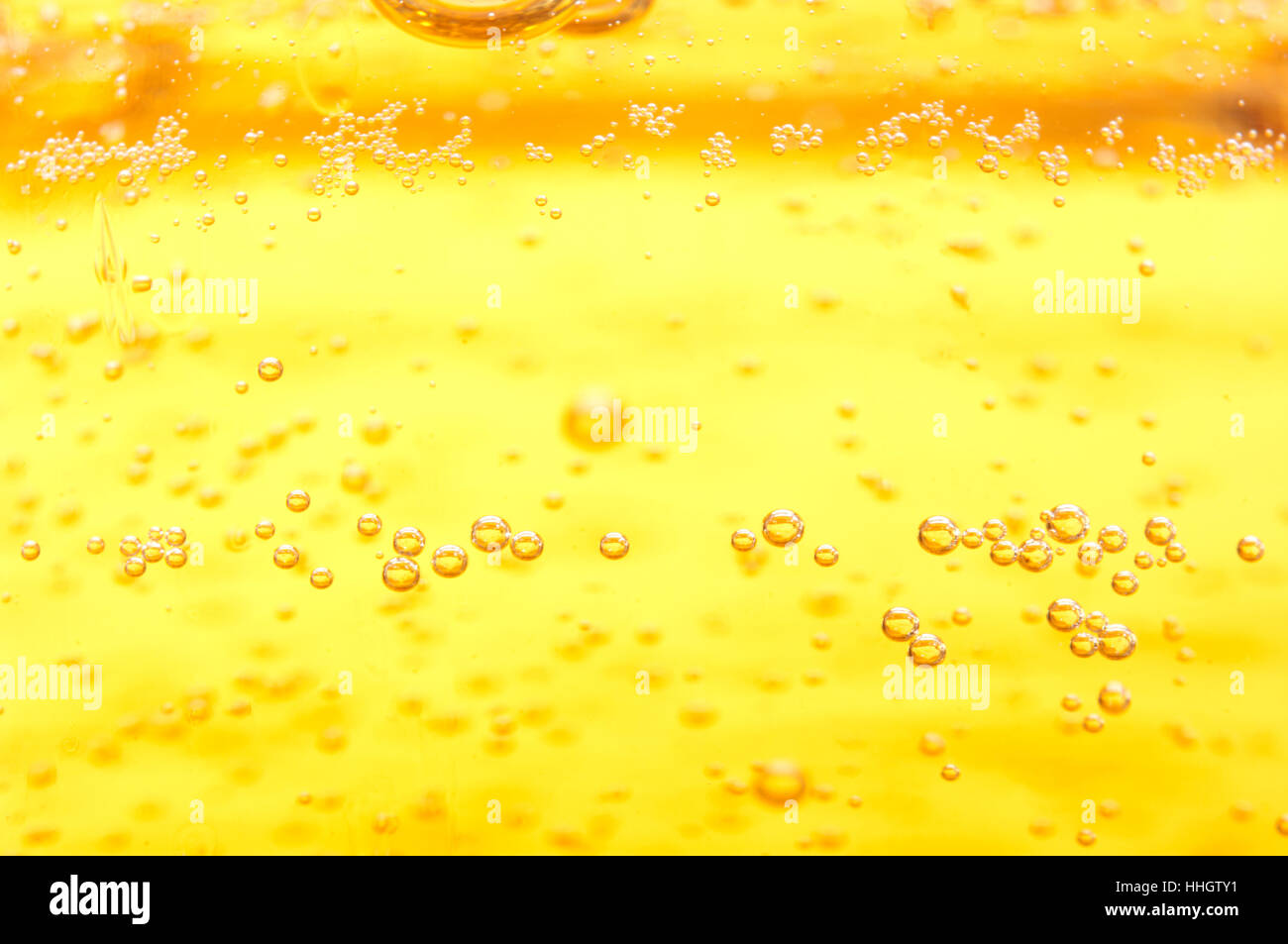 Bubbles drop beer drunk backdrop hi-res stock photography and images ...