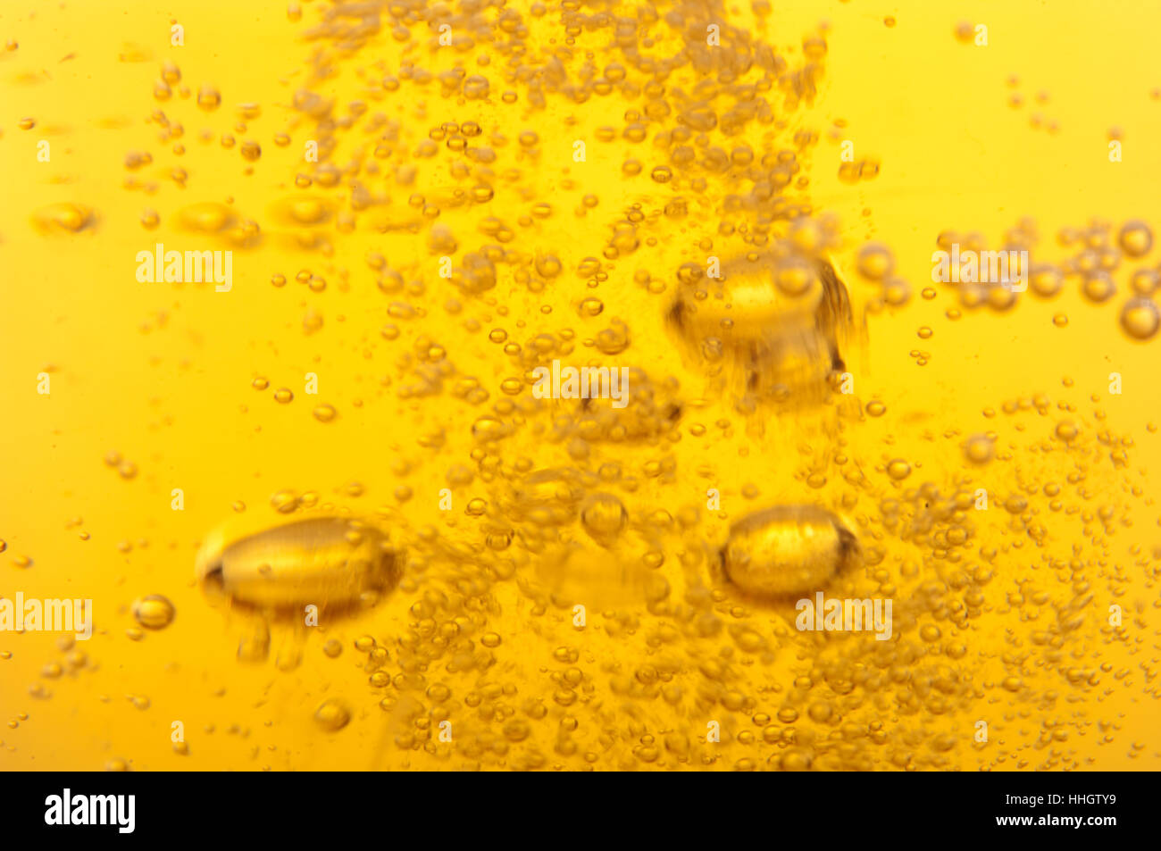 Bubbles drop beer drunk backdrop hi-res stock photography and images ...