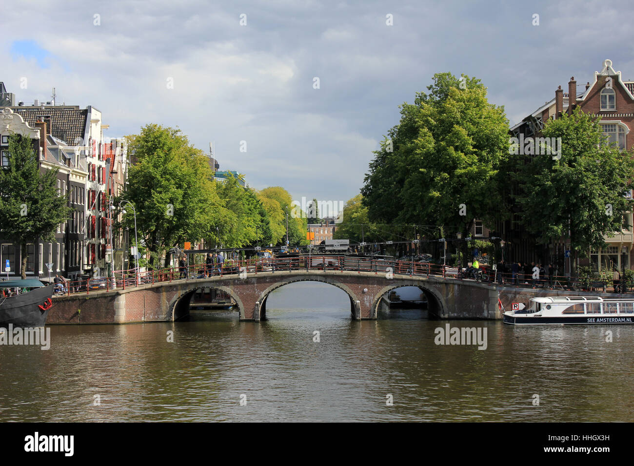 bridge over amsterdam moats Stock Photo - Alamy